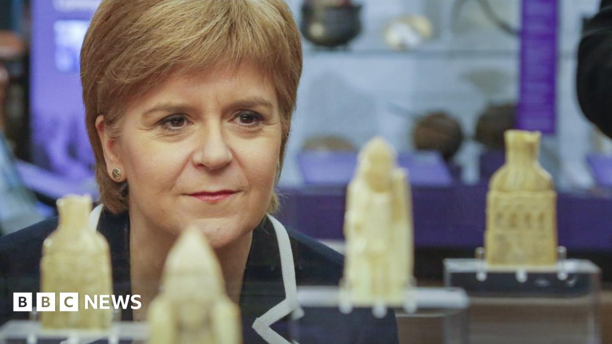 First minister formally opens new museum in Stornoway - BBC News