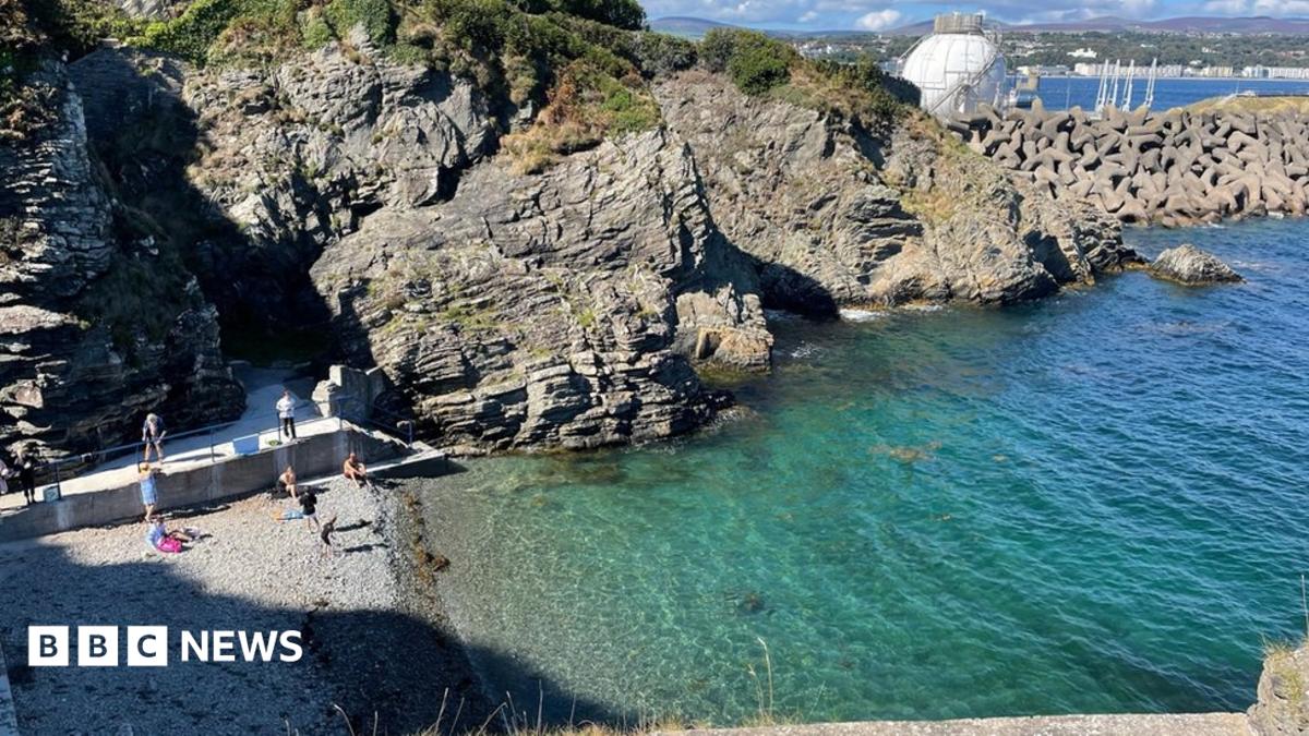 Access to Douglas beach restored after waves damaged stairs - BBC News