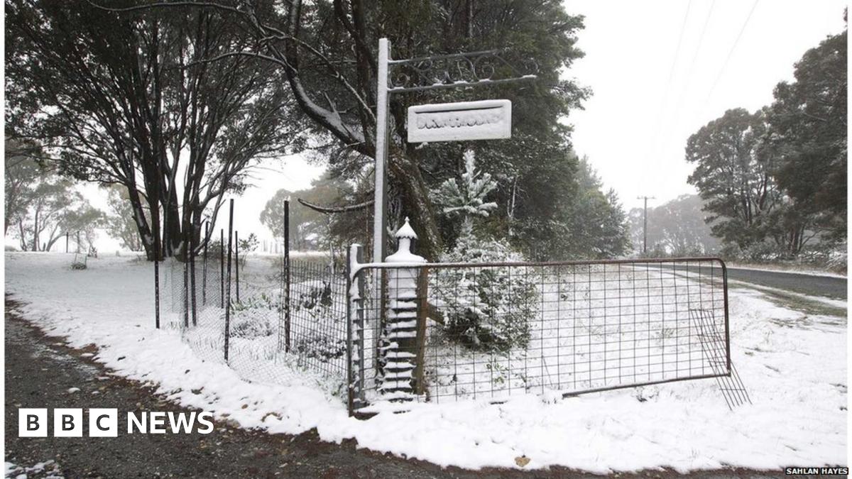 Atmospheric images of snow-covered Australia - BBC News
