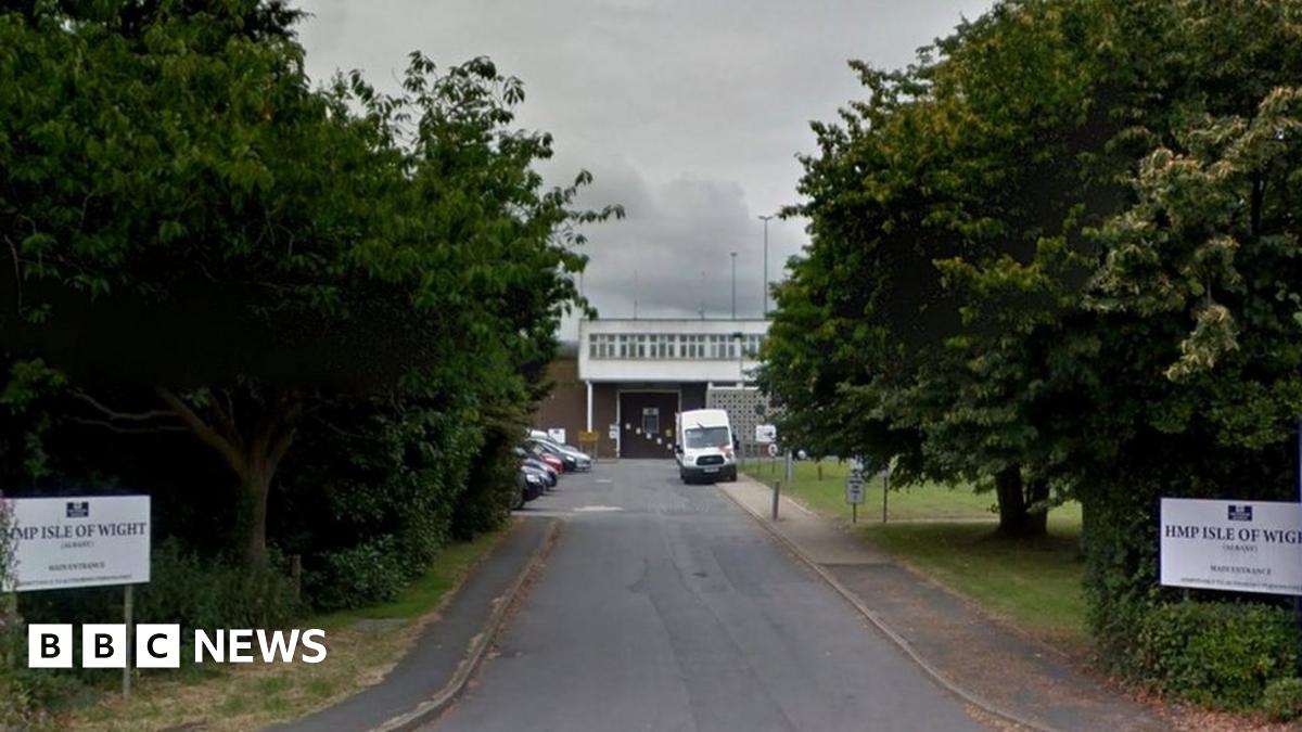 HMP Isle of Wight: Inmate cuts prison officer's throat with razor - BBC ...