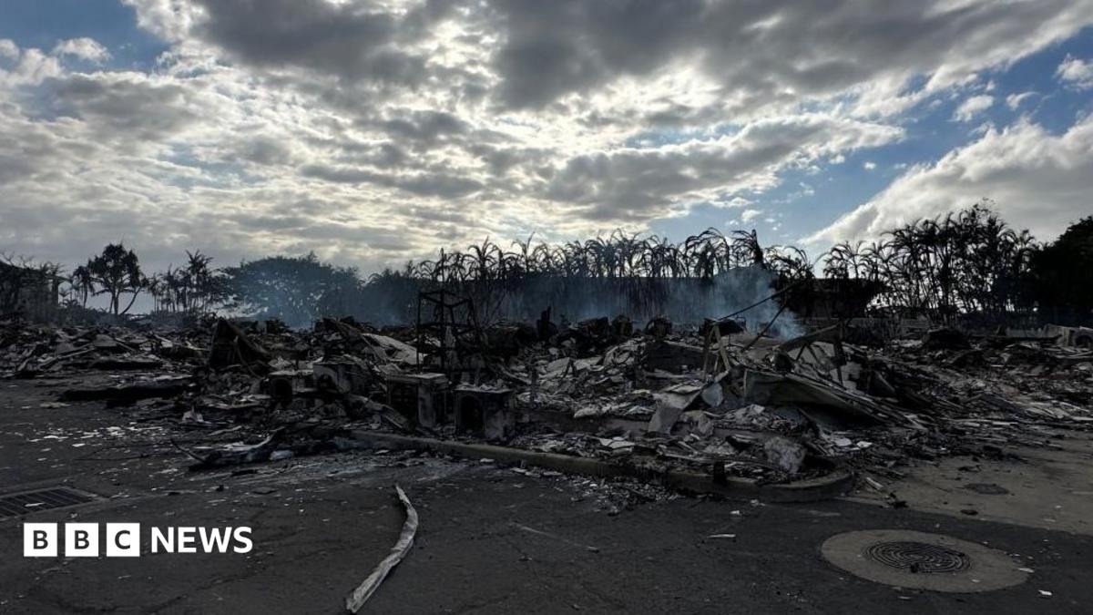 Why weren't Maui residents warned about the fire sooner? - BBC News