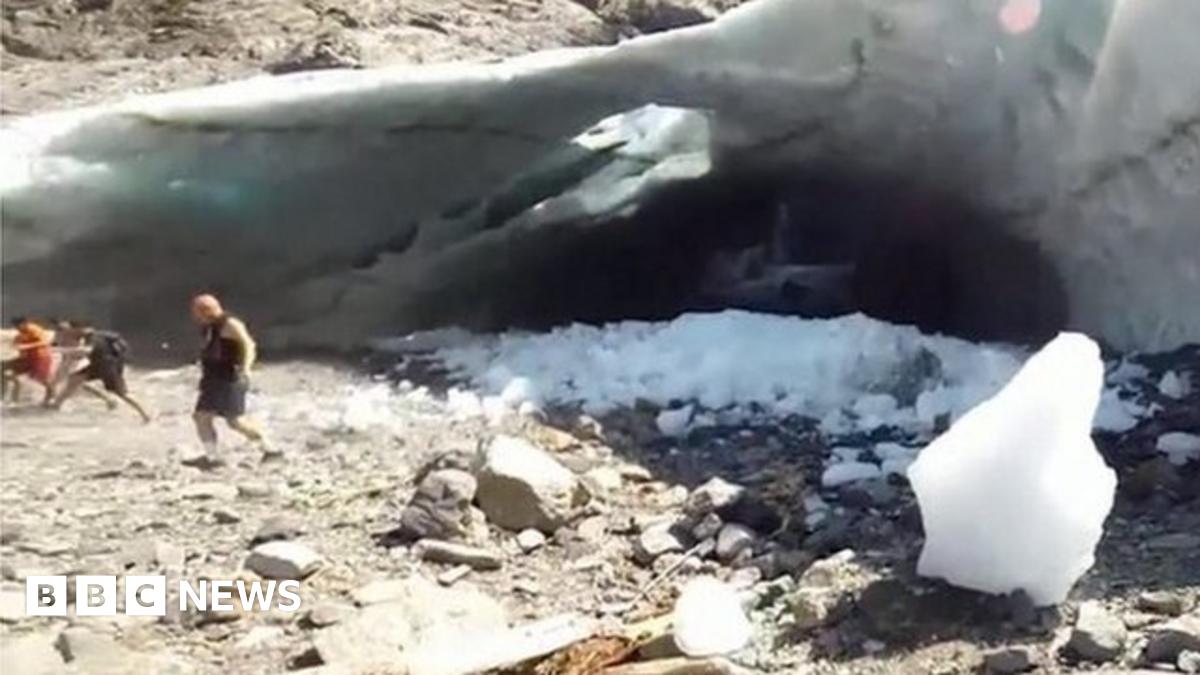 Ice cave collapse outside Seattle kills hiker - BBC News