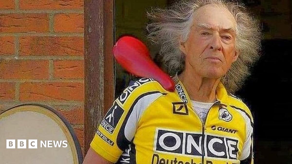 Norfolk's Lotus bike designer Mike Burrows dies - BBC News