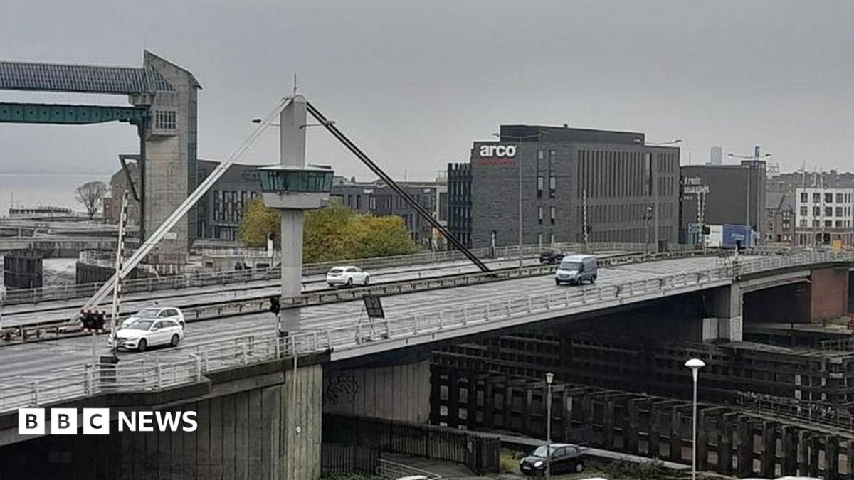 Hull Myton Bridge repair work reaches 'significant milestone' - BBC News