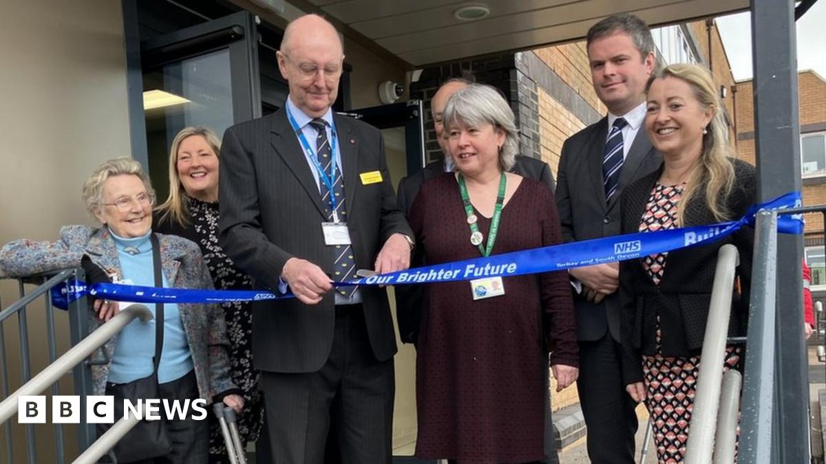 Torbay Hospital opens two new operating theatres - BBC News