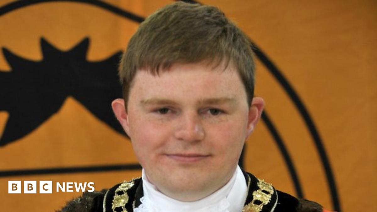 Ex-deputy Kidwelly mayor Ryan Thomas cleared of groping - BBC News