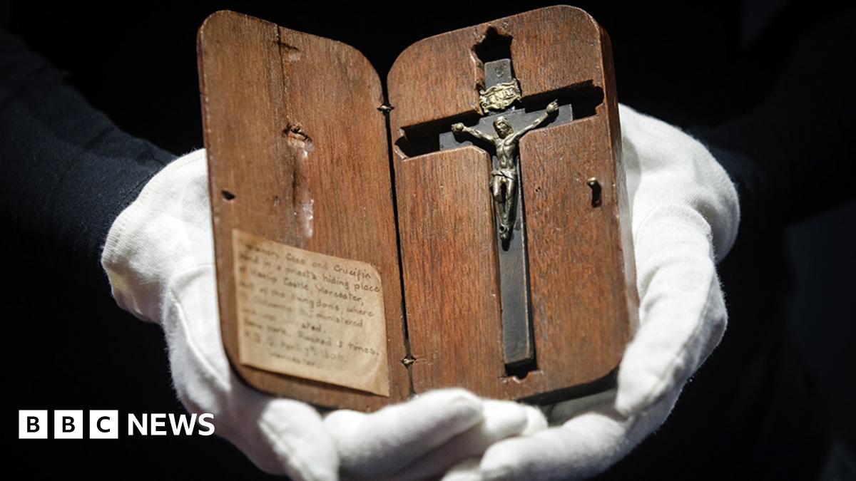 Crucifix linked to Gunpowder Plot goes on display in York - BBC News