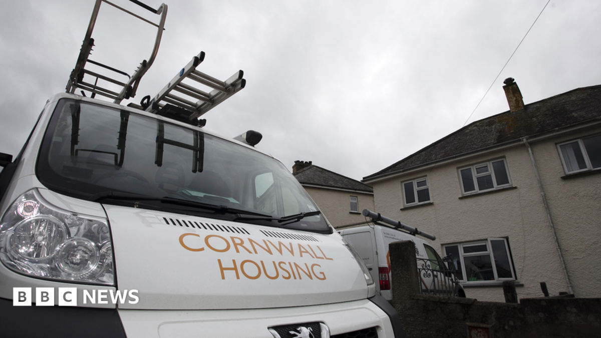 New housing projects under way for Cornwall - BBC News