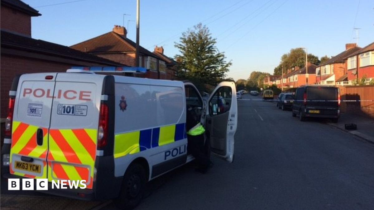 Turf war over drugs 'causing Salford shootings' - BBC News