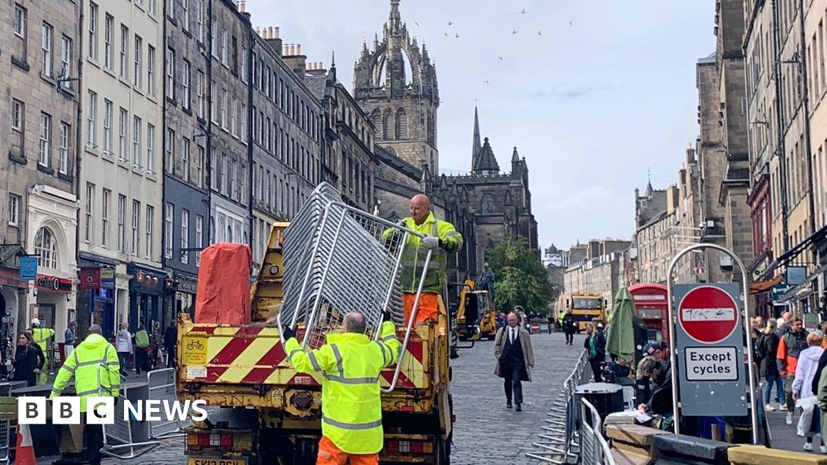 Edinburgh roads close as city prepares for Queen mourners - BBC News