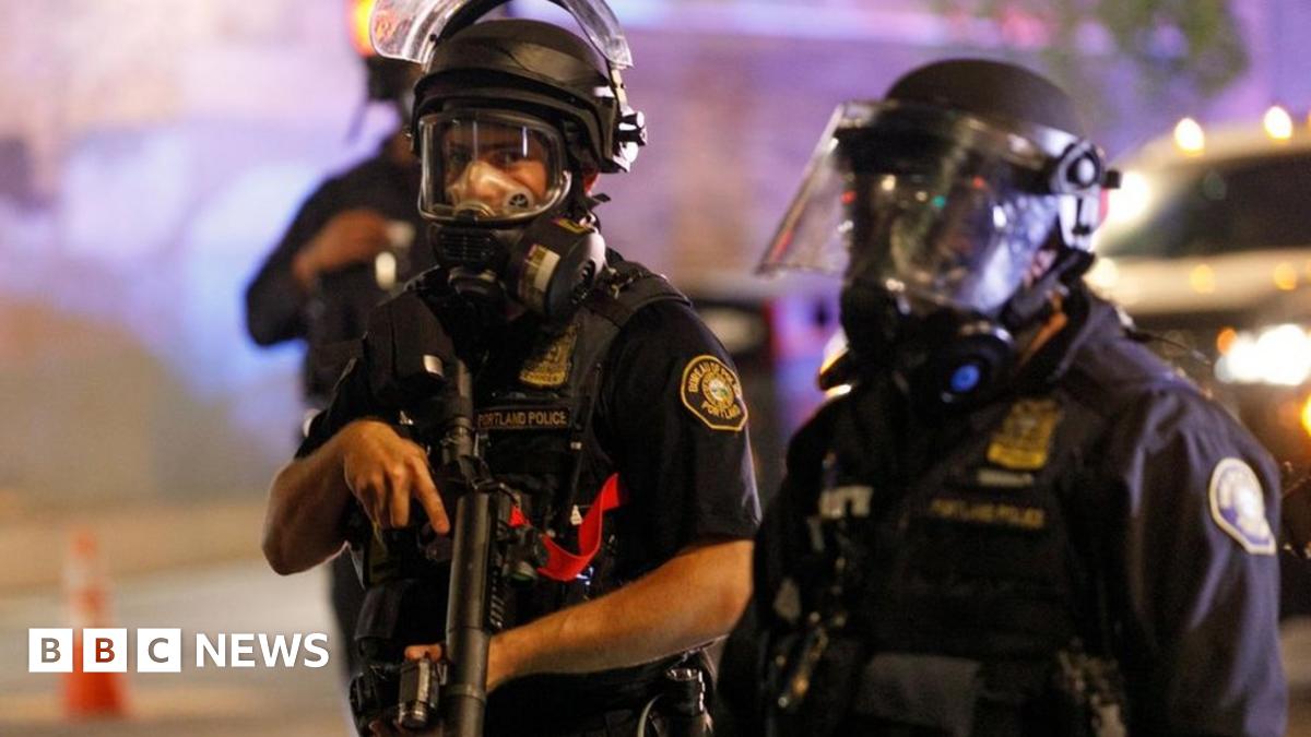 Portland protests: Federal agents 'abuse power' in arrests - BBC News