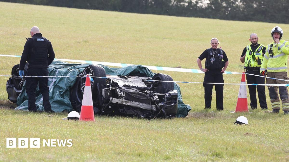 Bedfordshire A5 crash: Four confirmed dead - BBC News