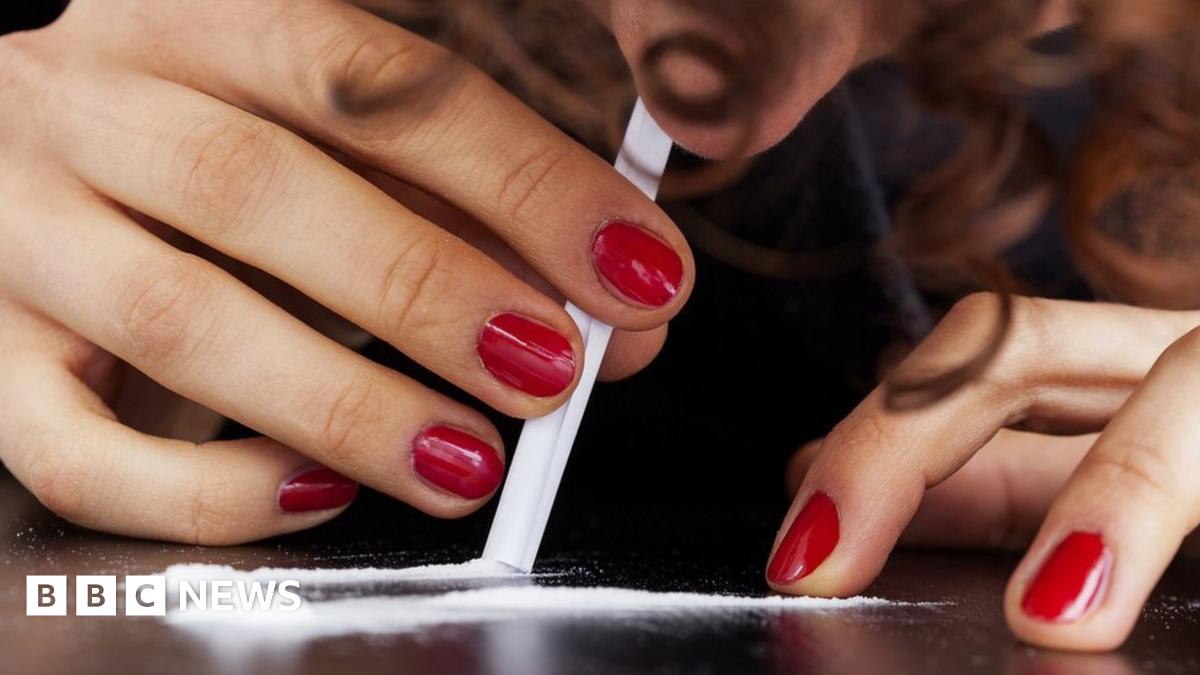 Cocaine driver Zoe Davies caught 25 times over drug limit - BBC News