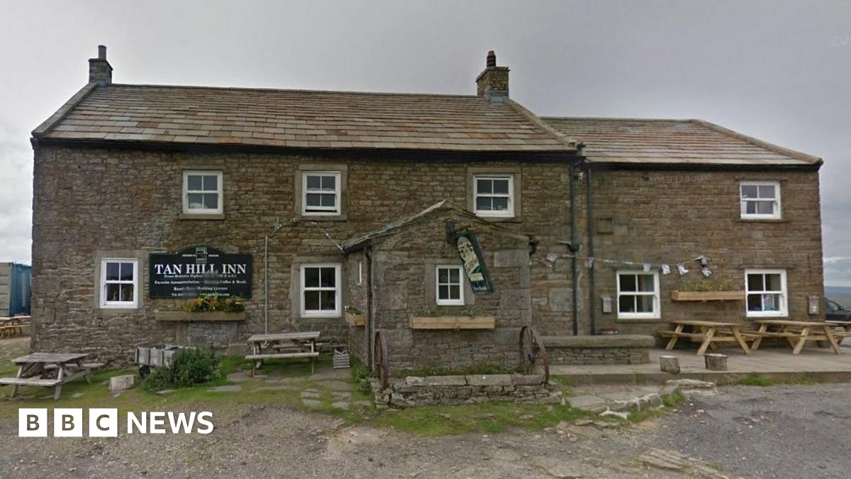Tan Hill Inn: Accused claims he wanted to scare shooting victim - BBC News