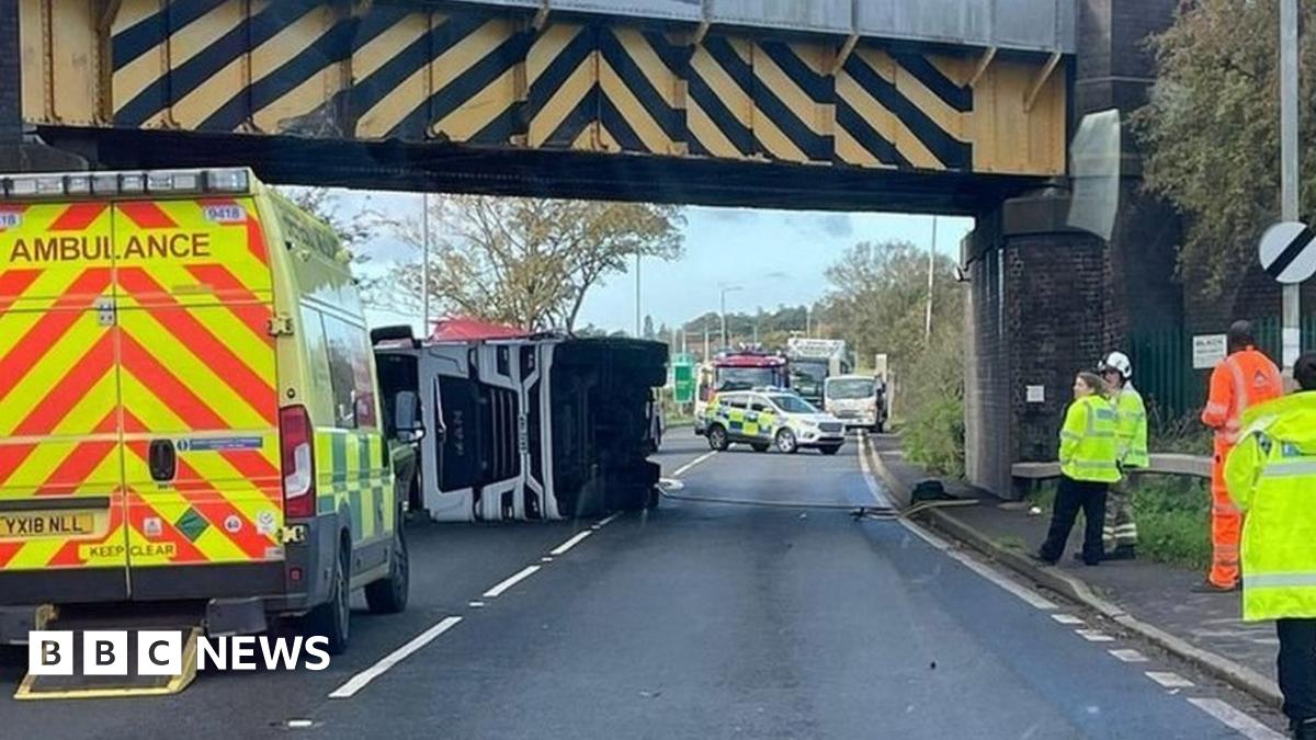 Tollerton: Lorry 'almost squished car' after hitting low bridge - BBC News