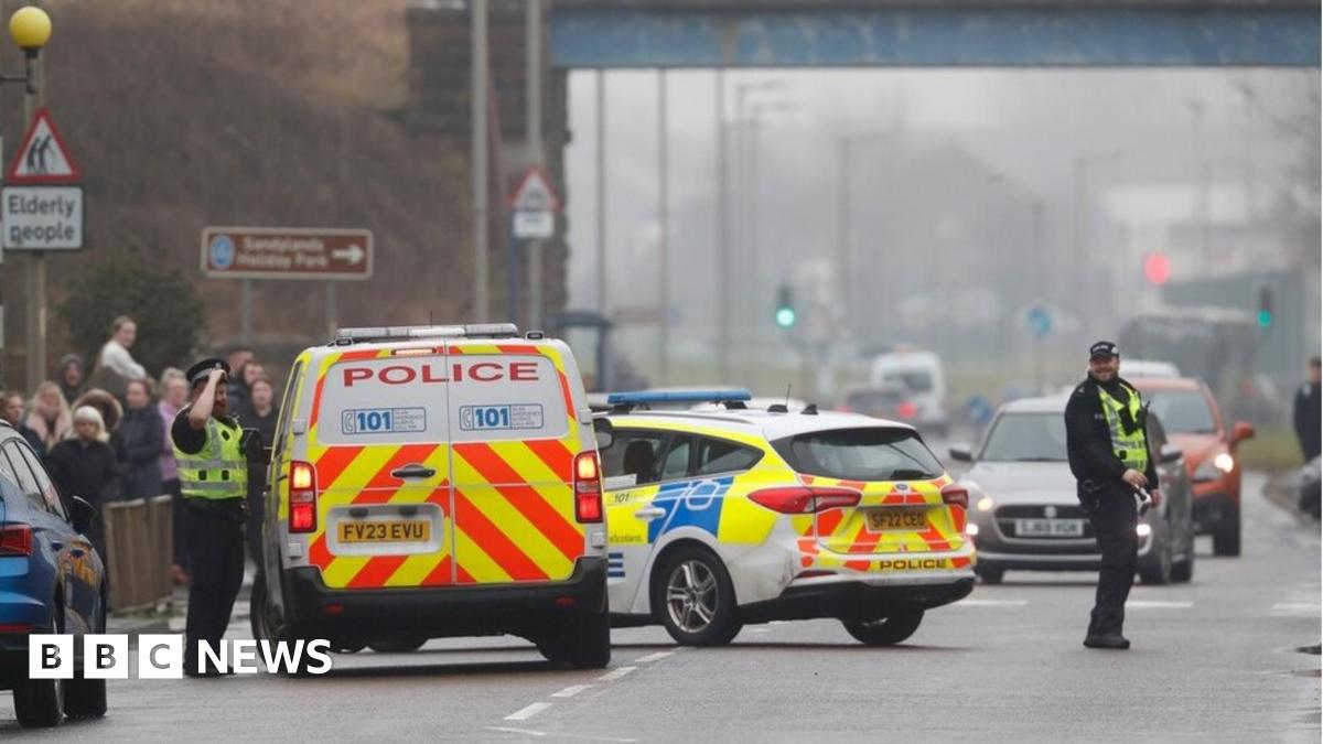 Murder hunt continues after Ayrshire house incident ends - BBC News
