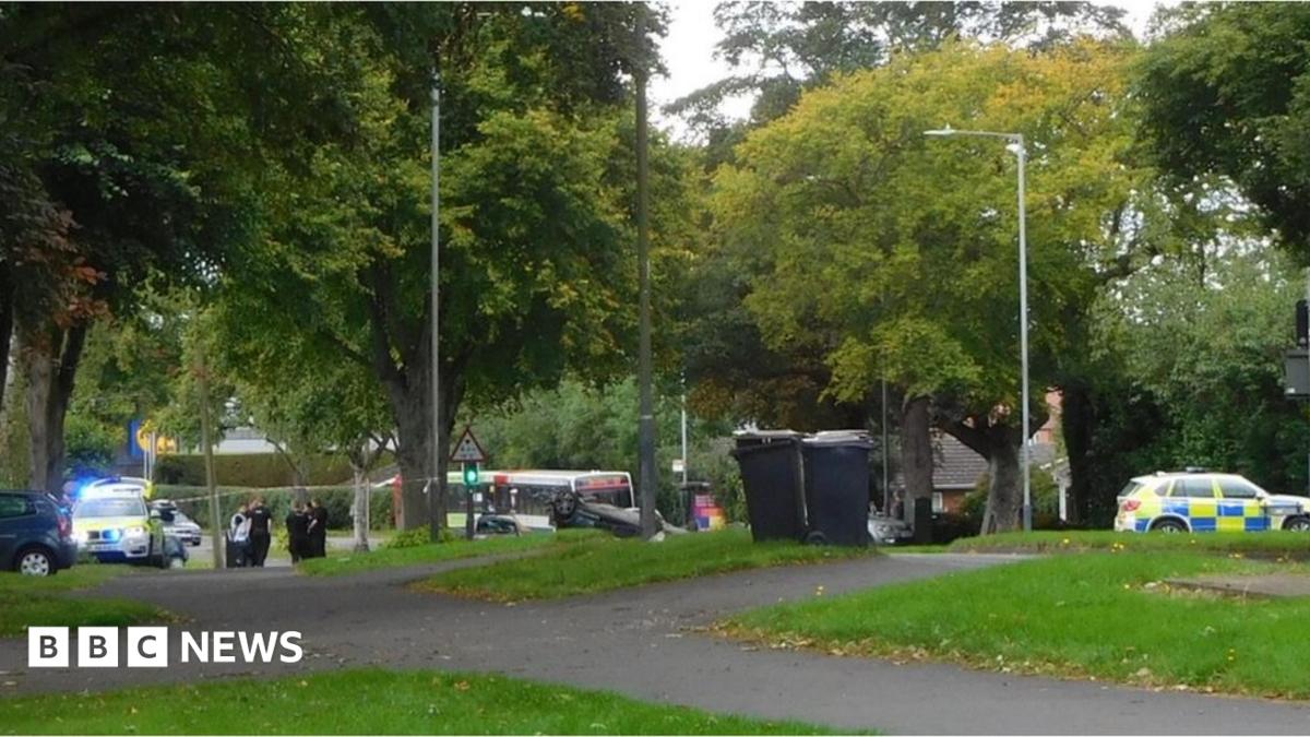 Nuneaton police-pursuit crash referred to watchdog - BBC News