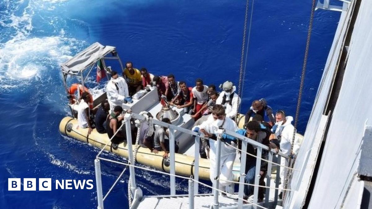 Migrants crisis: More than 4,000 people rescued near Libya coast - BBC News