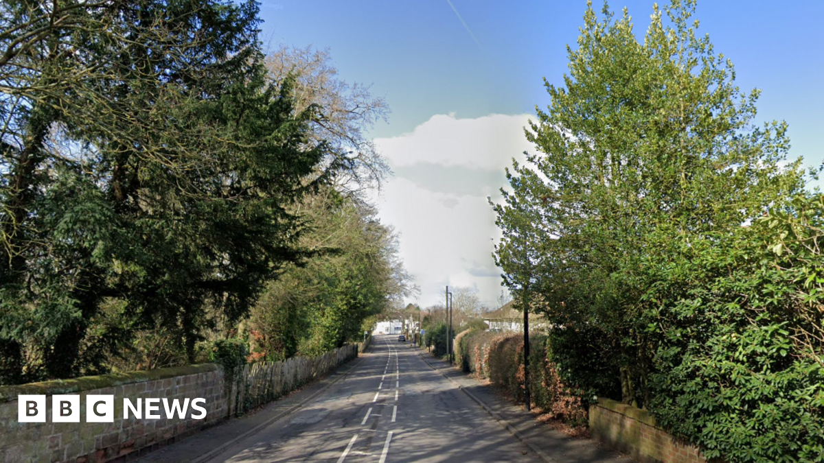 Albrighton residents start petition to oppose 800 homes plan - BBC News