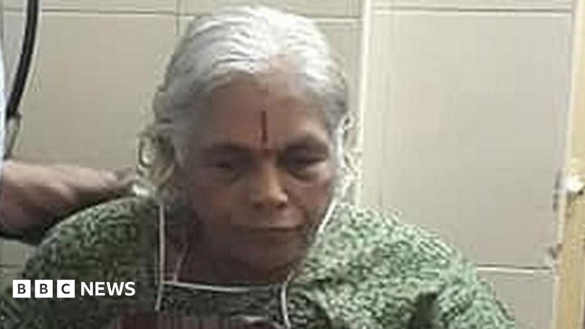 Indian woman, 73, gives birth to twin girls - BBC News