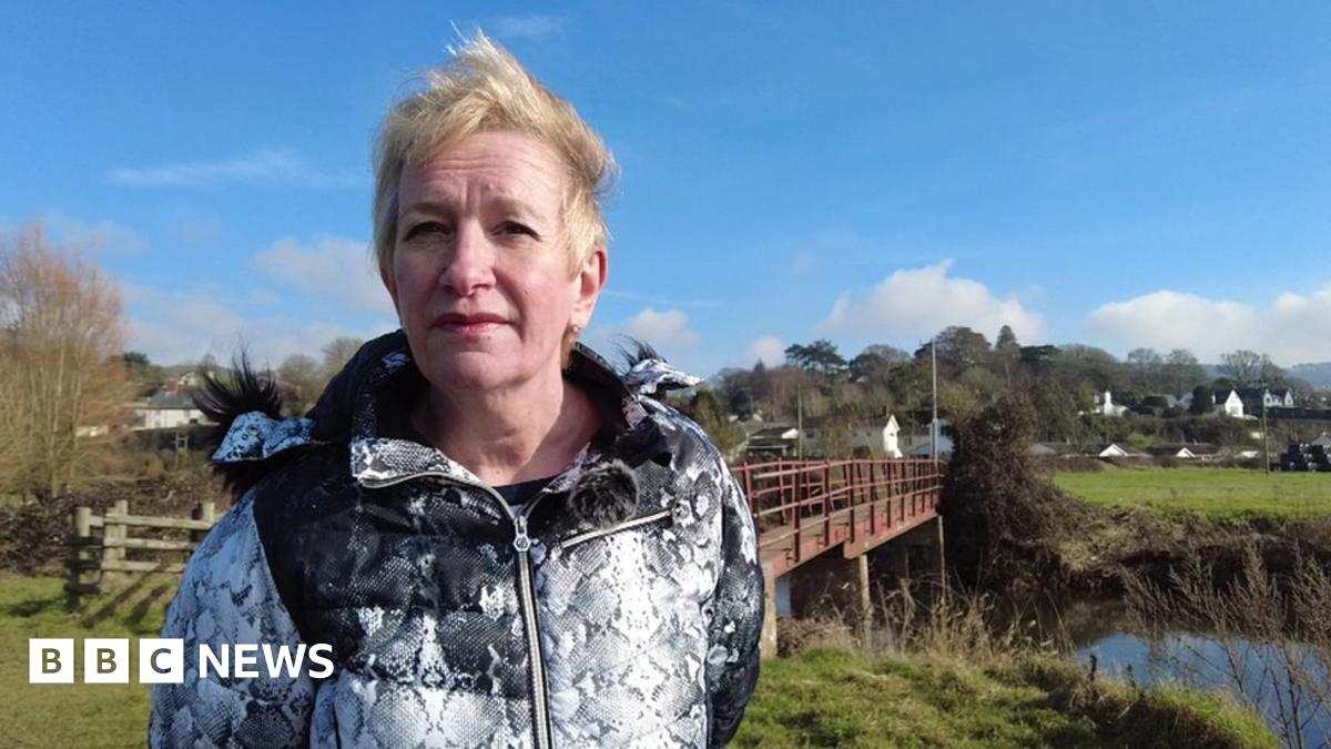 Villagers call for new footbridge between two Devon villages - BBC News