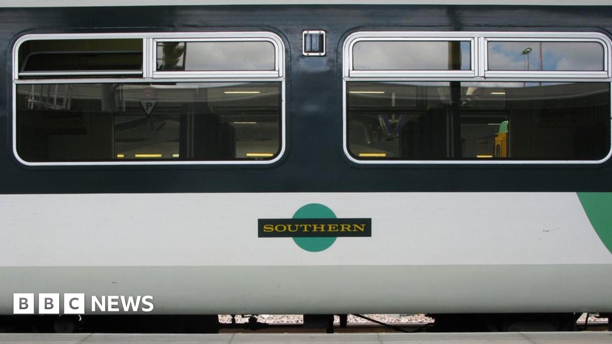Southern rail strike: Second day of three-day action - BBC News