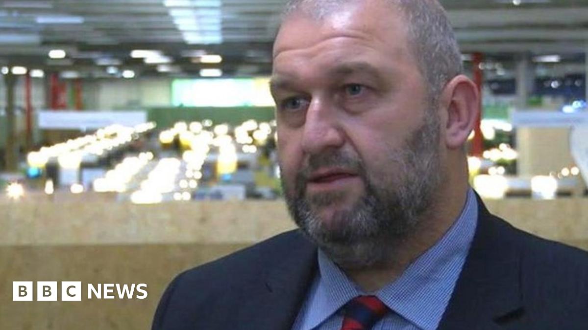 Carl Sargeant not given natural justice, family says - BBC News