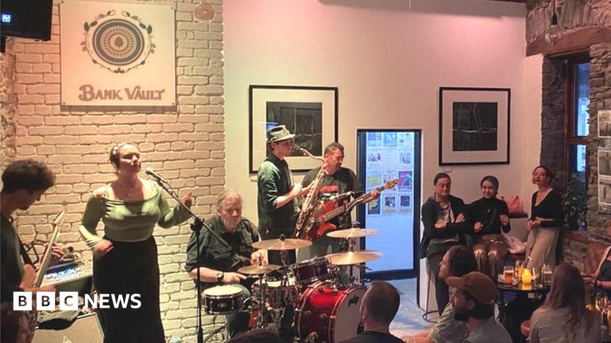 Welsh music venues given £718,000 to help secure future - BBC News