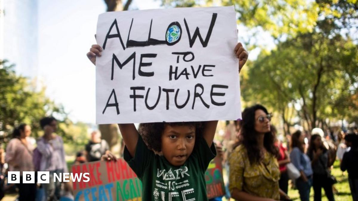 Climate protests: Marches worldwide against global warming - BBC News