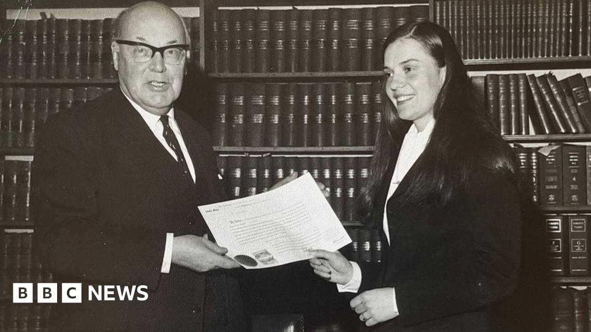 First female Manx advocate 'surprised there was so much fuss' - BBC News