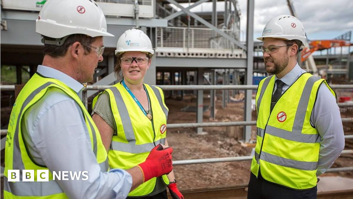 Interserve: UK outsourcing giant faces crunch vote on rescue plan - BBC ...