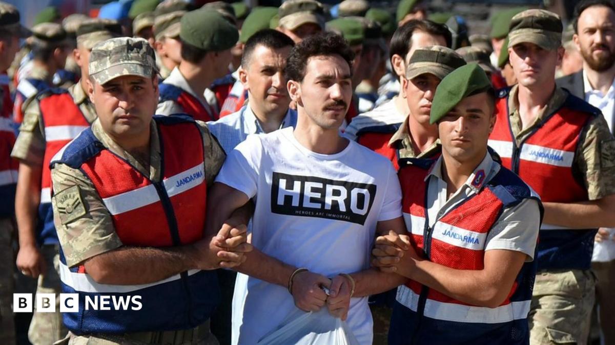 Turkey coup suspects to wear brown uniforms, Erdogan says - BBC News