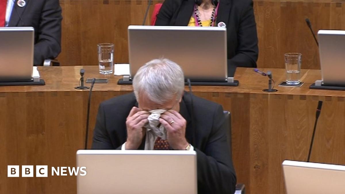 Welsh Assembly: Deadlock in vote for first minister - BBC News