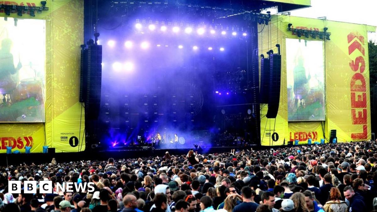 Leeds Festival: Girl dies in suspected drugs overdose - BBC News
