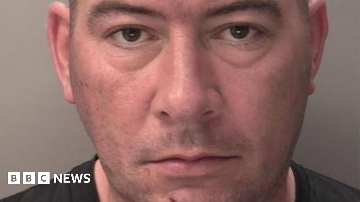 Devon man with 55 driving offences jailed for 18 months - BBC News