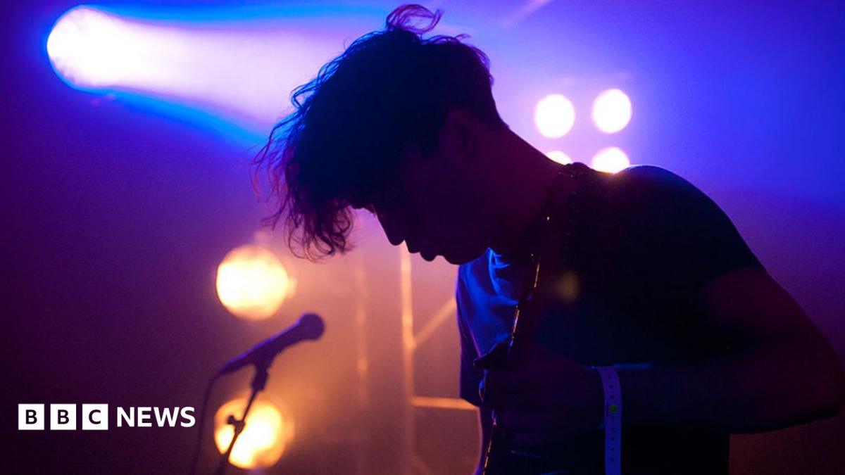 Help Musicians charity sees huge rise in requests for help - BBC News