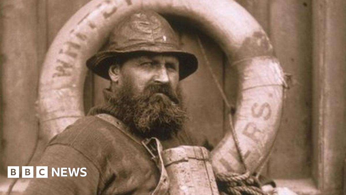 Whitby: Sculpture of lifeboatman Henry Freeman planned - BBC News