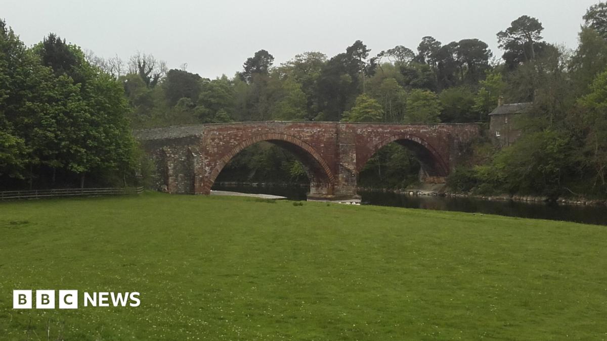 Historic bridge near Melrose to shut for 20 weeks - BBC News
