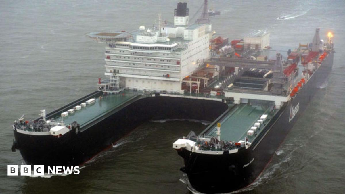 Gearing up for the big lift in the North Sea - BBC News