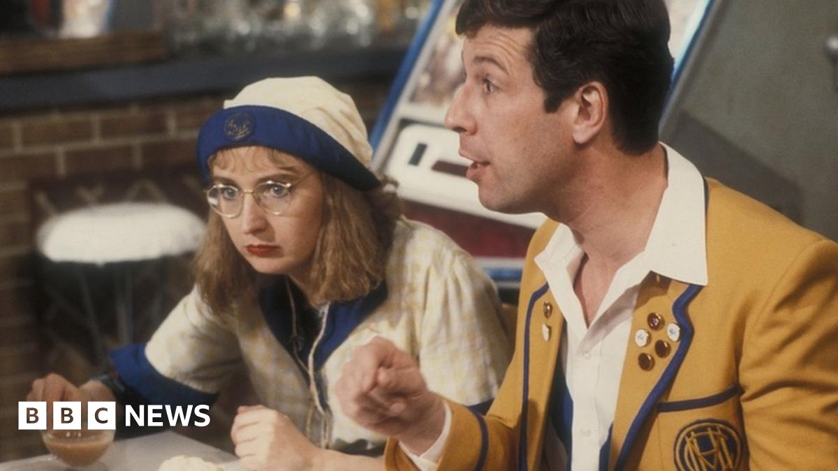 Morning campers! The inside story of 80s sitcom Hi-de-Hi! - BBC News