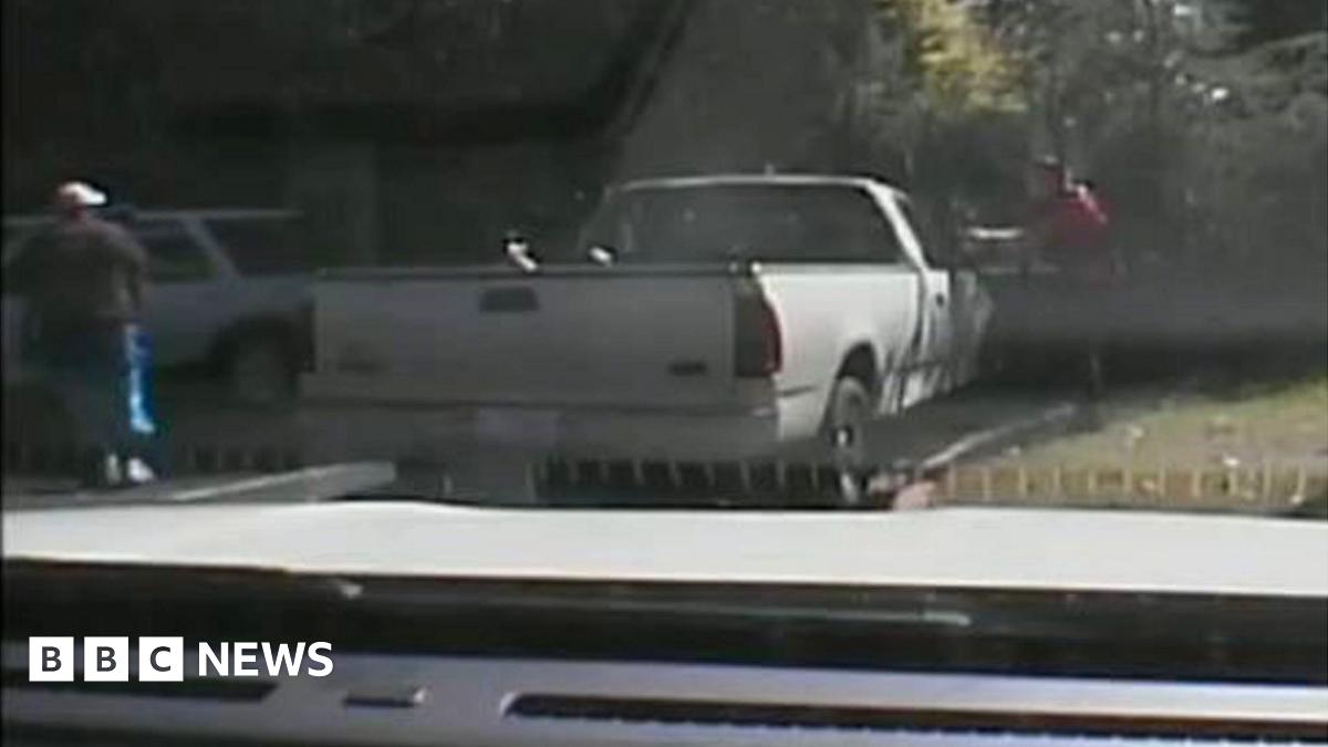 Police release bodycam footage of Keith Scott shooting - BBC News