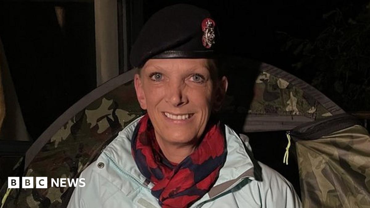 Jersey veteran camps out to raise money for poppy appeal - BBC News
