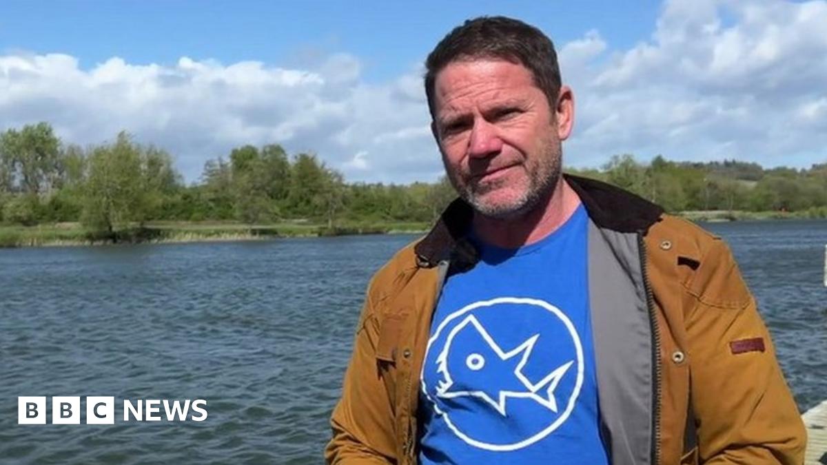 Steve Backshall describes River Thames pollution as 'toxic' - BBC News
