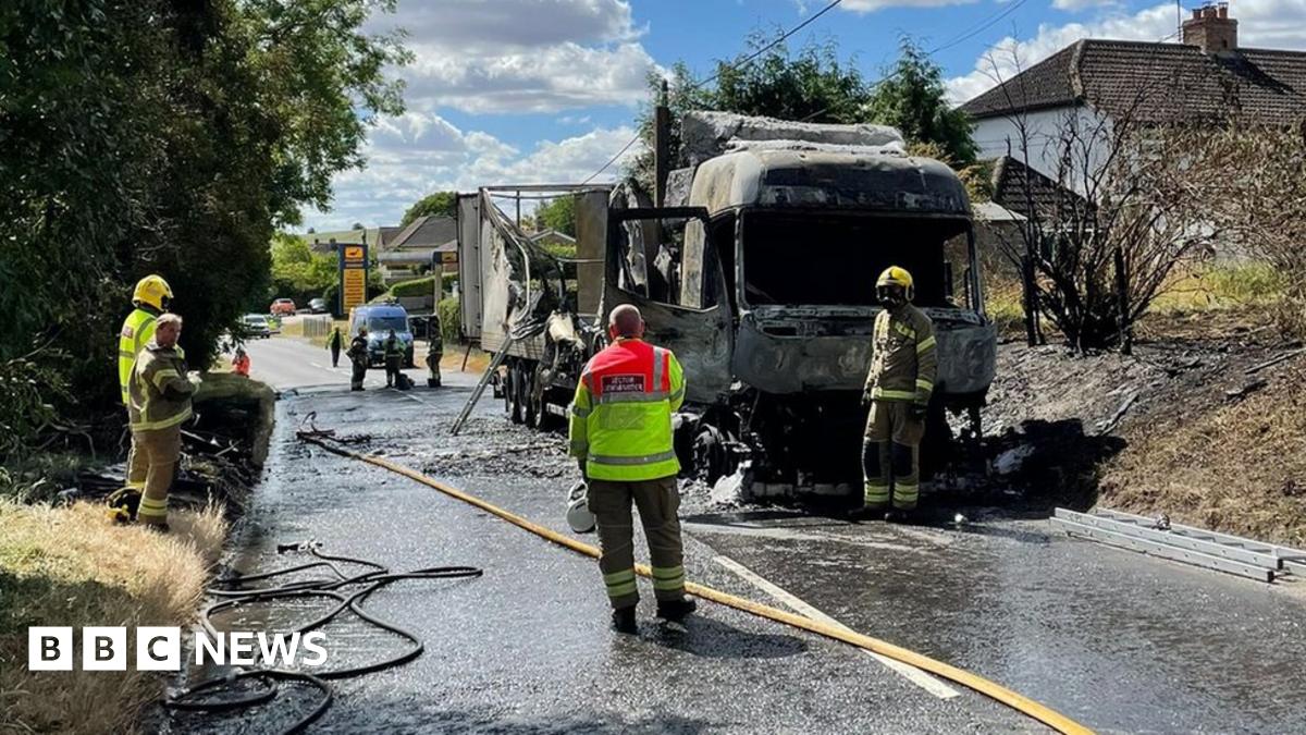 HGV fire closes A338 in Collingbourne Kingston - BBC News