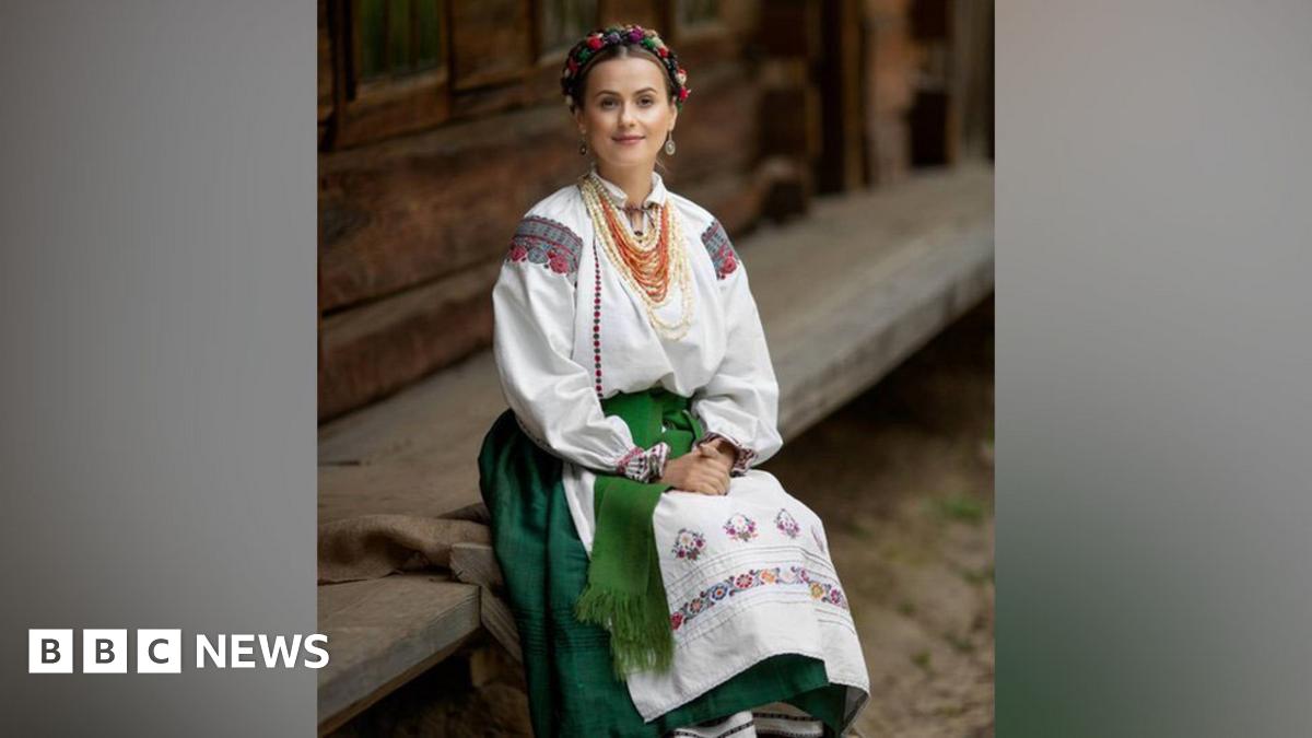 York's Ukrainian refugees celebrate country's national dress - BBC News