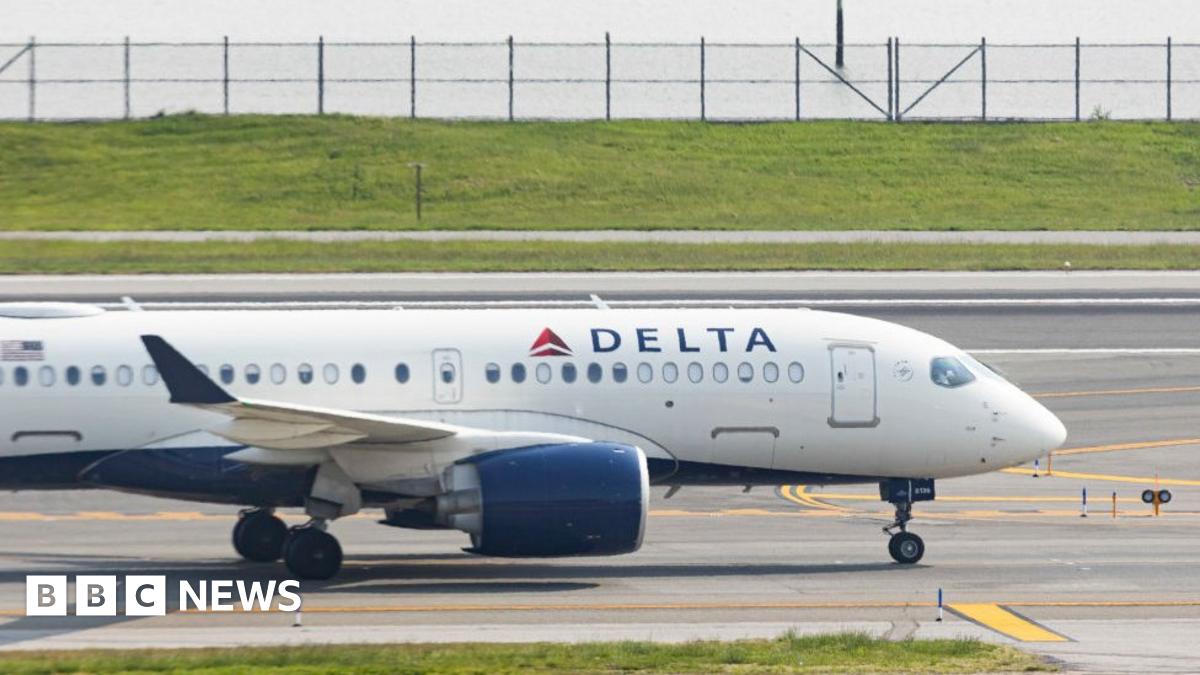 Delta flight makes U-turn over diarrhoea incident - BBC News