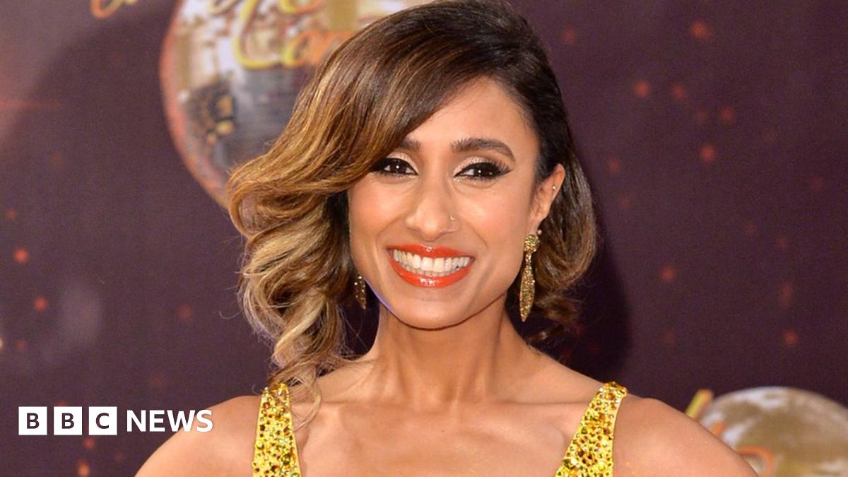 Strictly Come Dancing: Countryfile's Anita Rani to host tour - BBC News