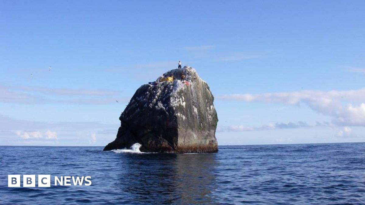 Rockall fishing row an SNP 'political stunt' - BBC News