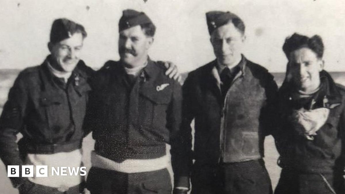 The RAF weathermen who helped save D-Day - BBC News