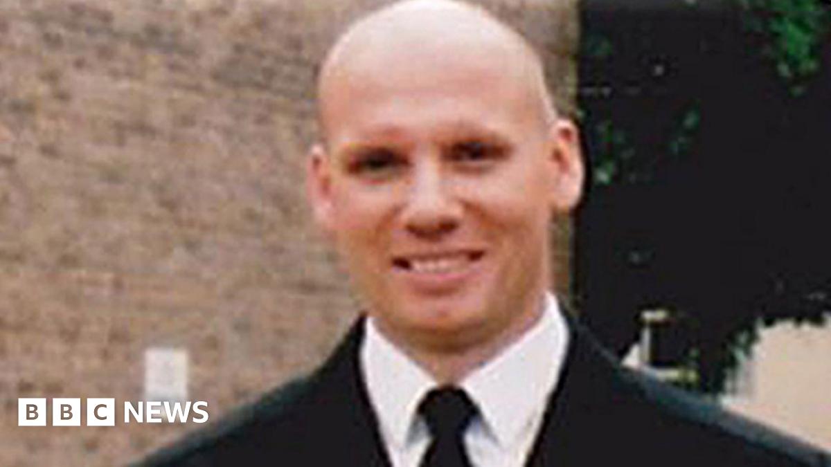 Dale Cregan case police officer 'wrote own death report' - BBC News